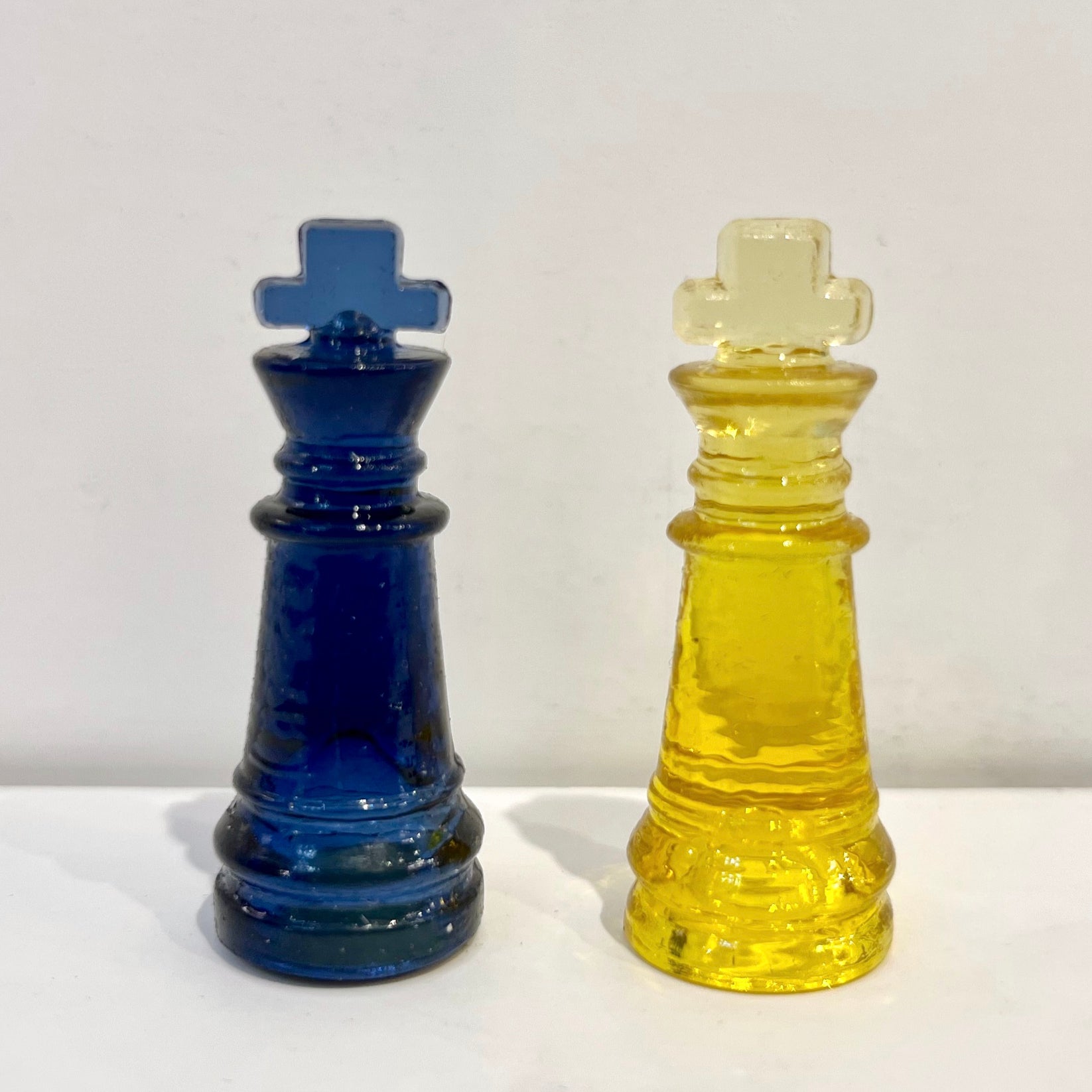 Contemporary Minimalist Blue & Yellow Murano Glass Chess Set on Mirror ...